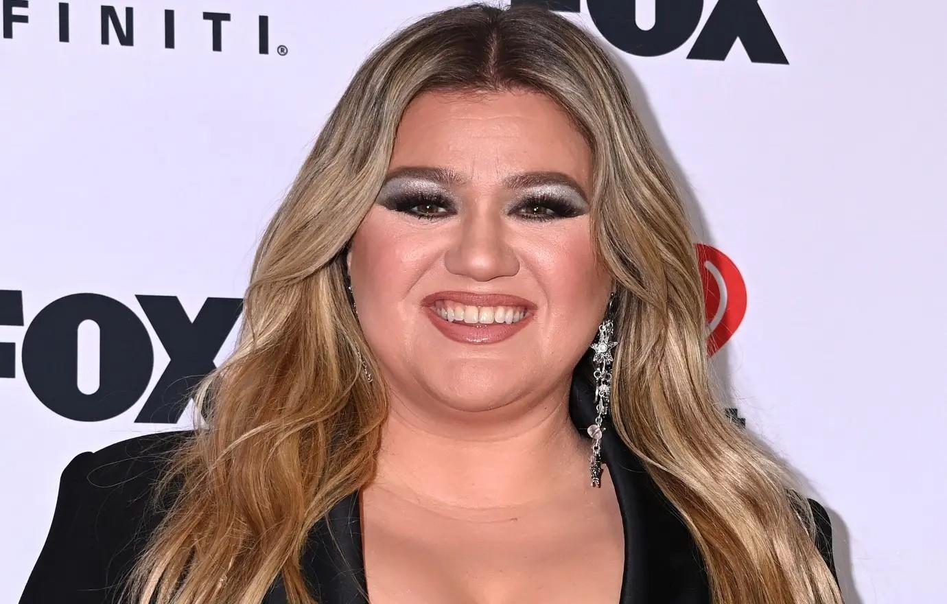 Kelly Clarkson Stuns In Pride-Themed, Makeup Free Video