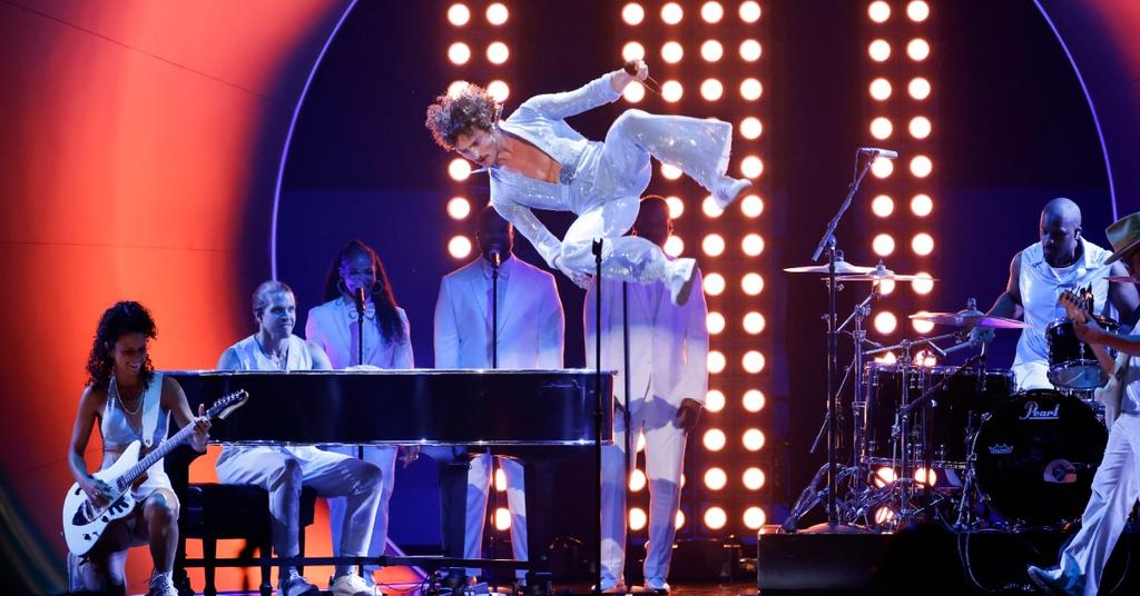 2025 Grammys Performer Benson Boone Apologizes For Grabbing His Crotch