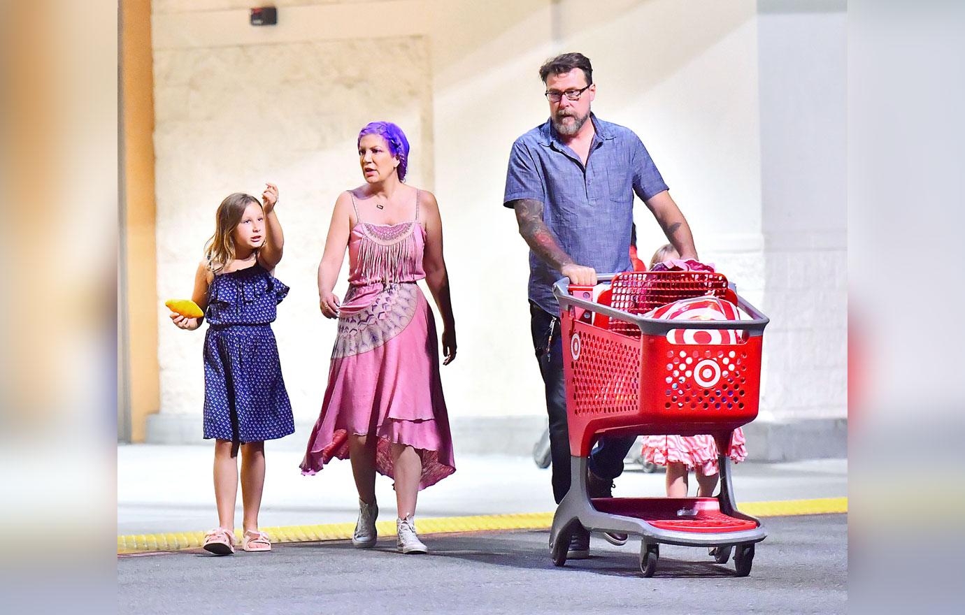 [PICS] Tori Spelling Spotted At Target Amid Money Problems