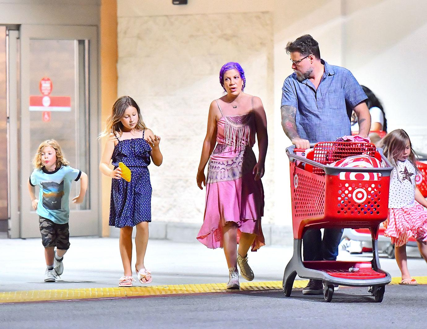 [PICS] Tori Spelling Spotted At Target Amid Money Problems