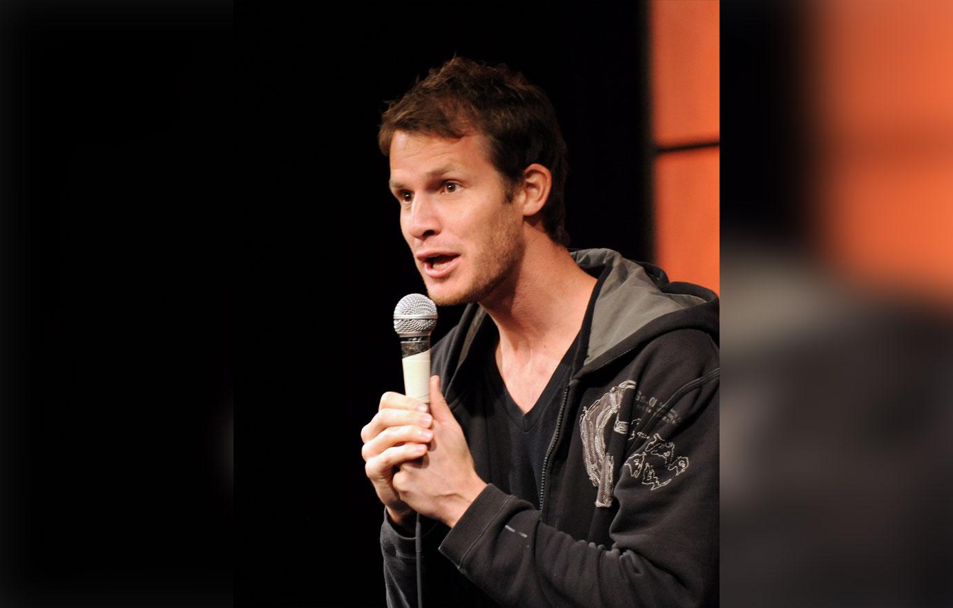 [Daniel Tosh] Secretly Marries His Writer Girlfriend