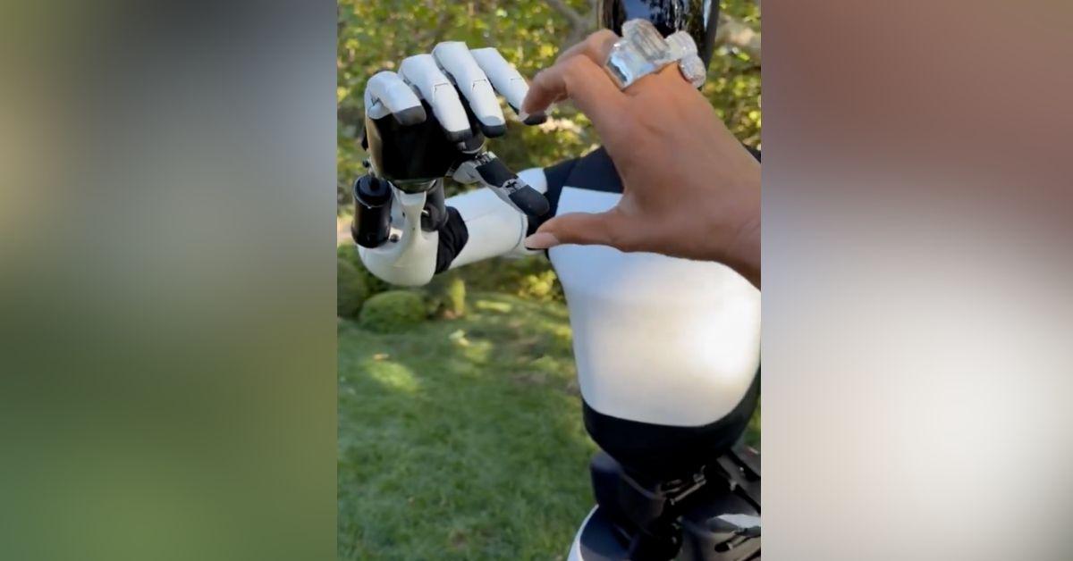 Kim Kardasian Fans Divided After Reality Star Shows Off Her New Robot