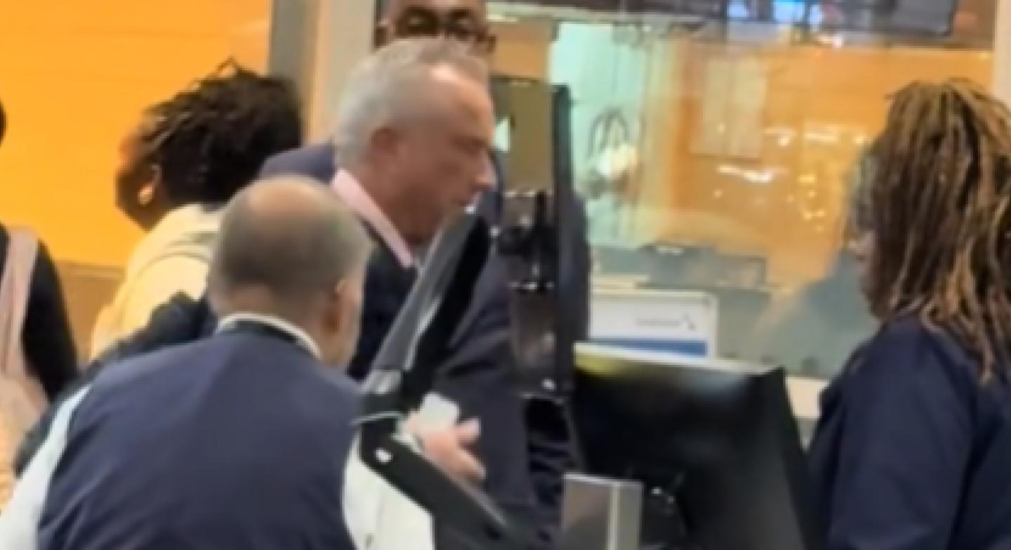 RFK Jr. & Cheryl Hines Praised For Flying Economy