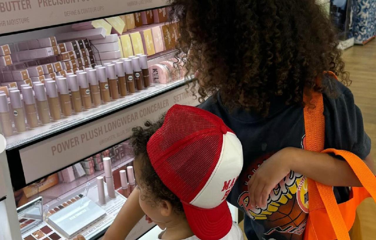 Kylie Jenner Praised For 'Cute' Makeup-Free Photo Alongside Son Aire