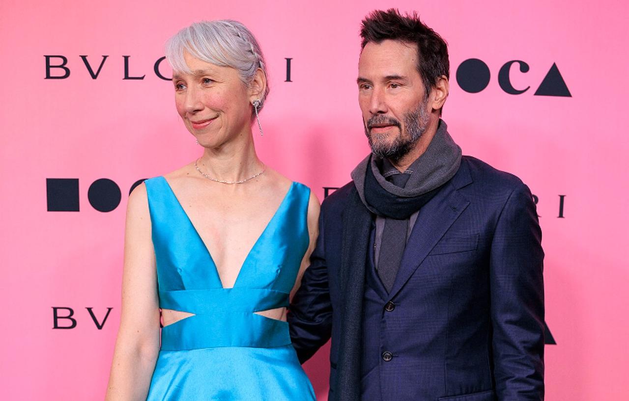 Keanu Reeves Kisses Girlfriend Alexandra Grant With His Eyes Open