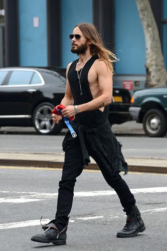 Jared Leto Shows Off His Buff Biceps and Hot Bod in a Muscle Tee—See ...