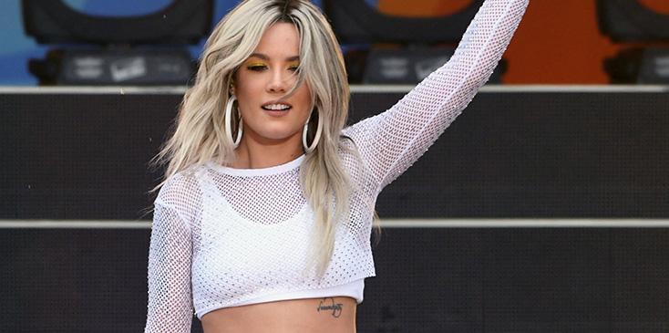 [PICS] Halsey Wears All-White Performing On 'Good Morning America'