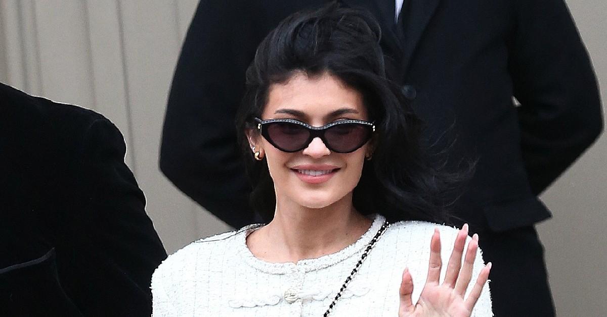 Kylie Jenner Shows Off Chest & Abs In Pink Workout Set: Photo
