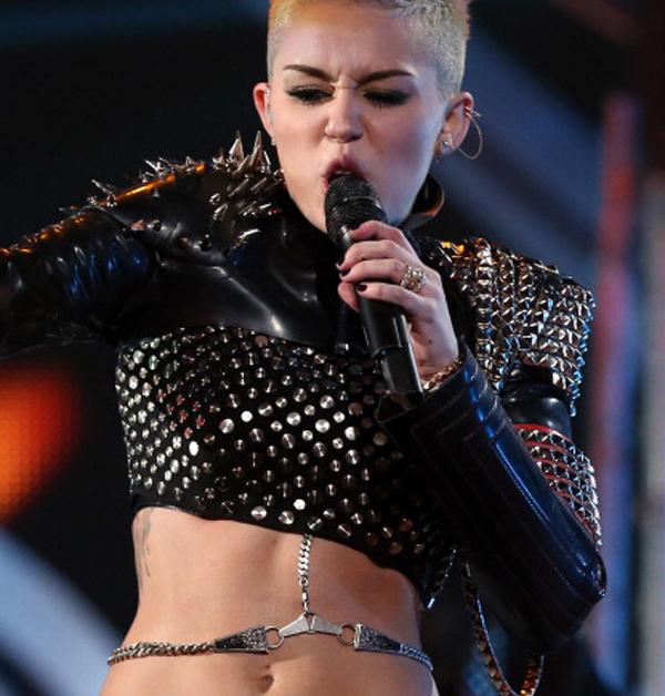Check Out Miley Cyrus' Edgy Punk Rock Look at the VH1 Divas Show