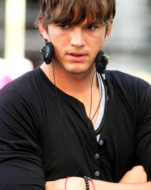PHOTOS: Ashton Kutcher Stays Beautiful Behind the Scenes