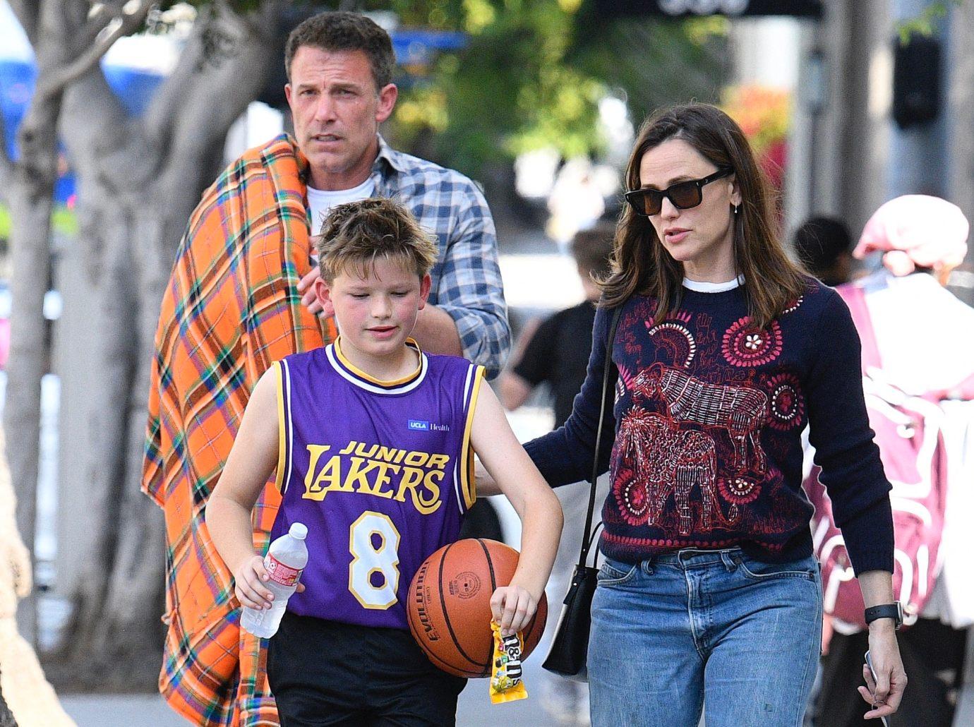 Ben Affleck & Jennifer Garner All Smiles While Dining Out With Kids