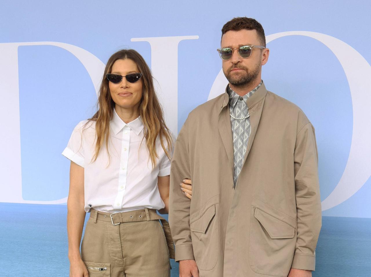 Justin Timberlake & Jessica Biel Hold Hands In Rome