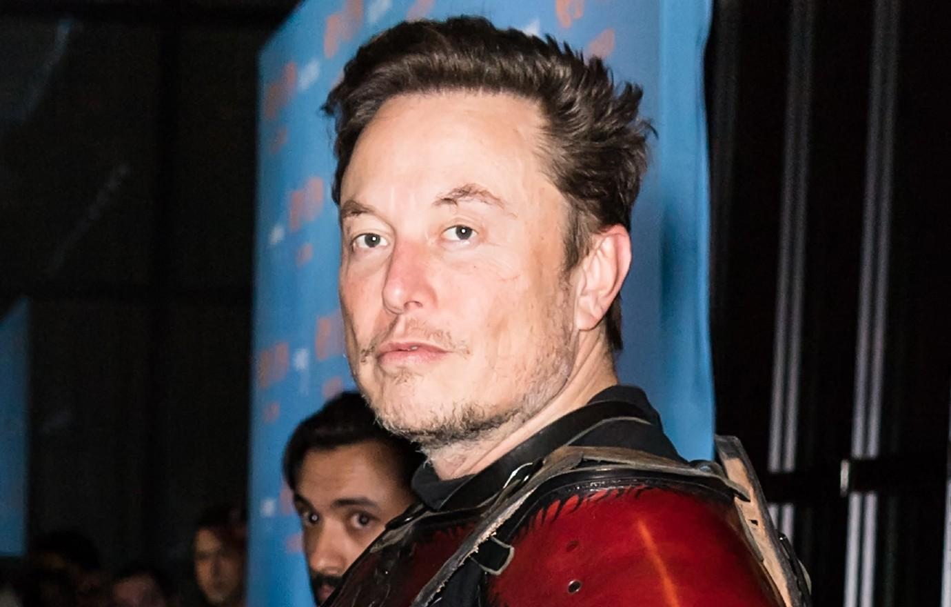 Elon Musk Mocks Fraudster Claiming He Slept With Barack Obama