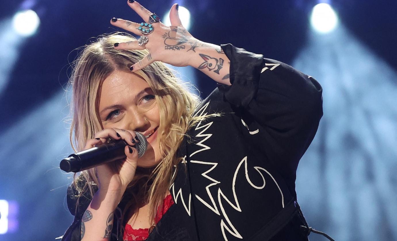 Elle King Needed Therapy After She Was Drunk At Dolly Parton's B-Day