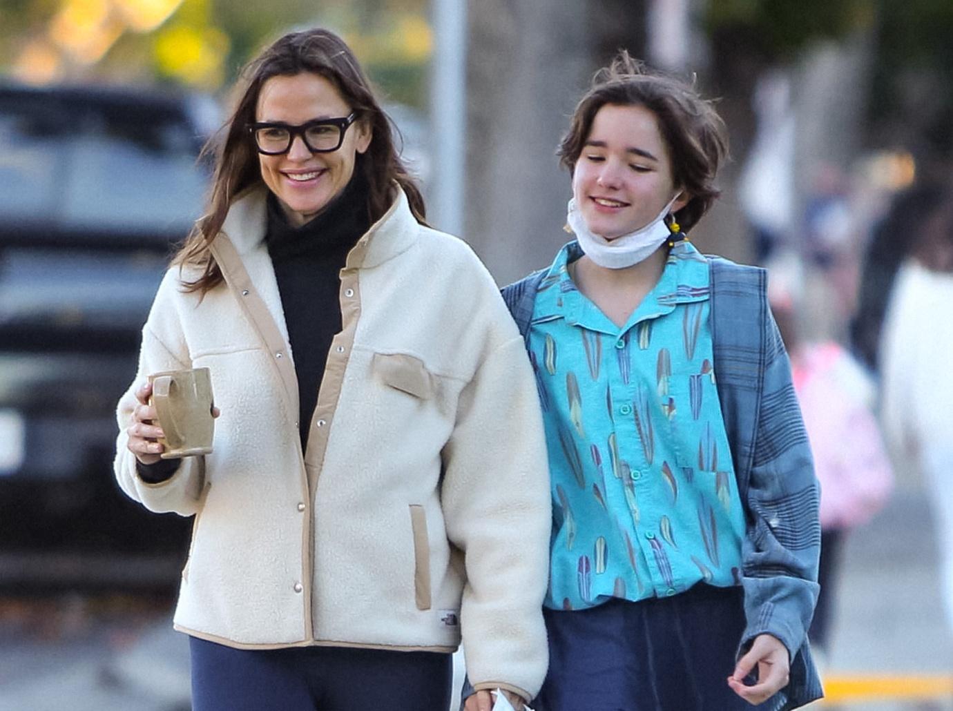 Jennifer Garner Seen Out With Her & Ben Affleck's 2 Youngest Kids