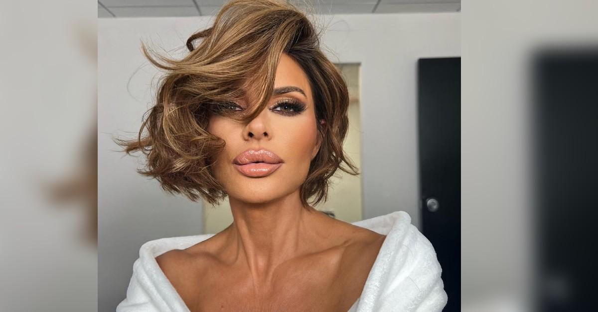 Lisa Rinna Poses For Nude Selfie & Gets Backlash From Bravo Fans