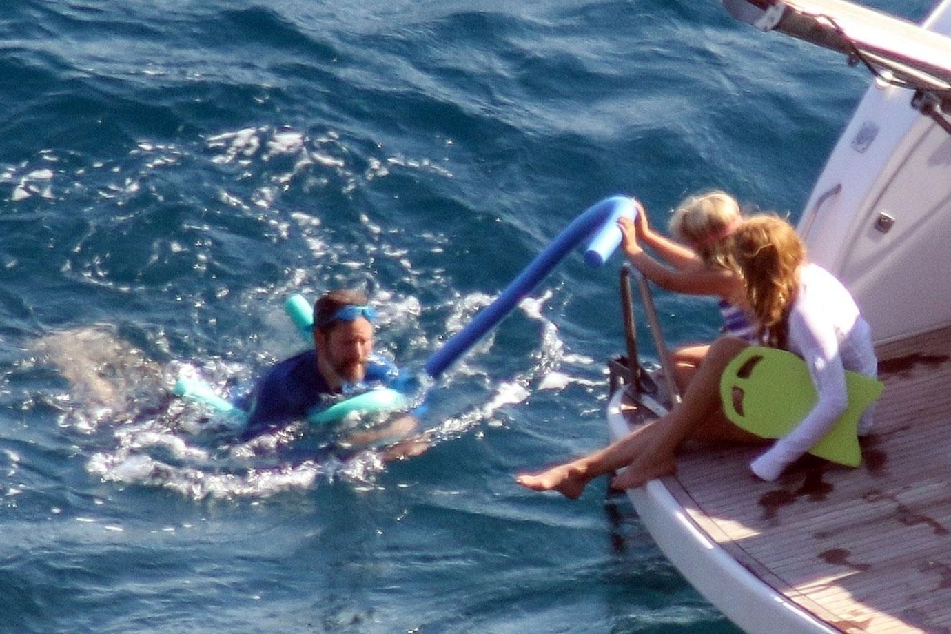 [PICS] Amy Adams Shows Off Her Bikini Body On Yacht In Italy