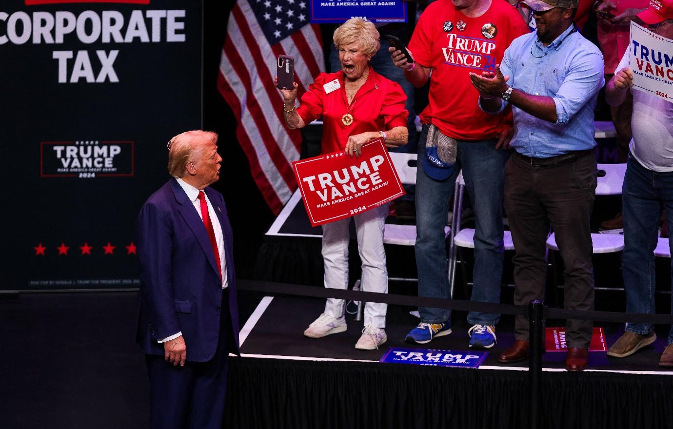 Donald Trump's True Crowd Size At Michigan Rally Exposed: Watch