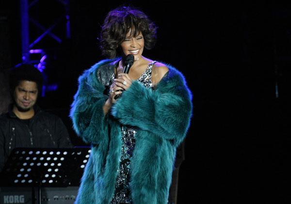Whitney Houston’s Fans Diss Pat Houston For Selling Legend’s Awards And ...