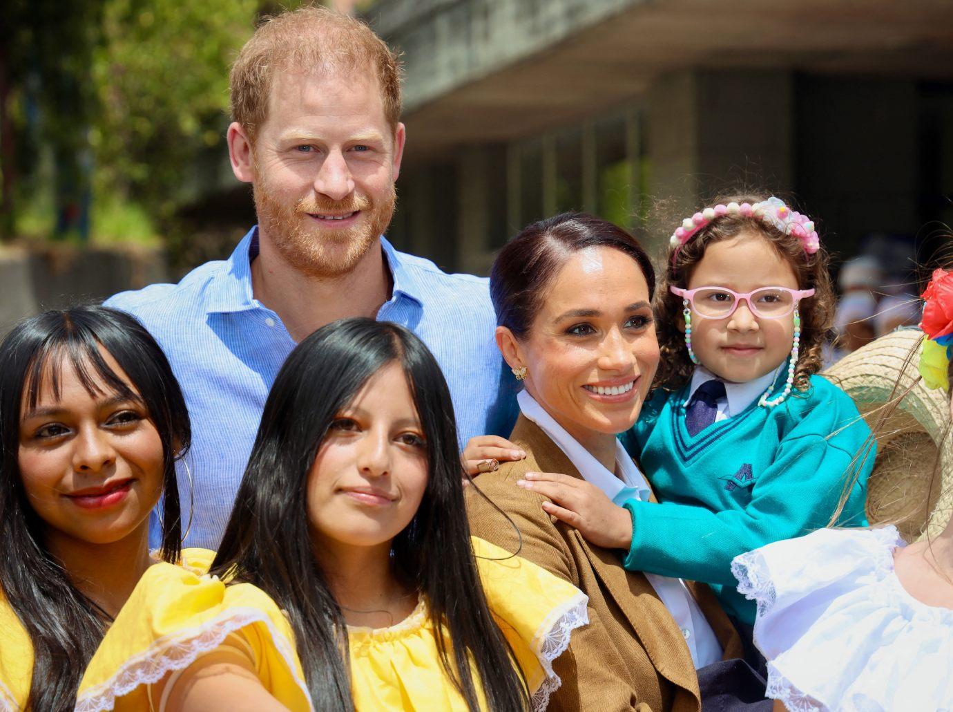 Meghan Markle Labeled A Hypocrite For Allowing Kids To Curtsy To Her