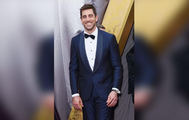 ‘Baywatch’ Star Kelly Rohrbach Describes Her PERFECT Man – Is It Rodgers?