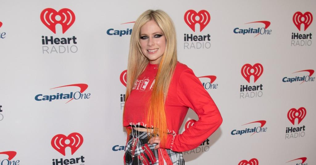 Avril Lavigne Curses Out Topless Protestor At Awards Show: Watch