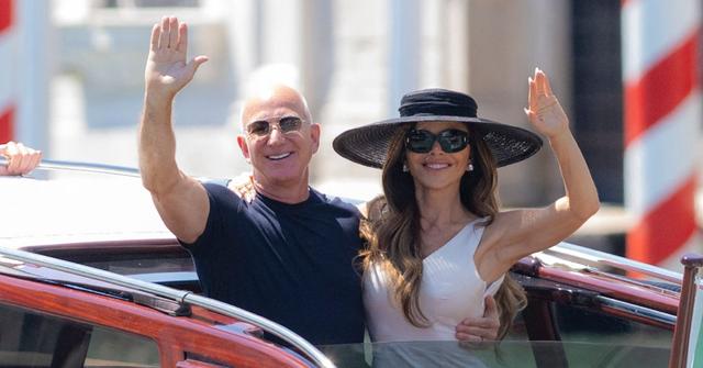 Jeff Bezos & Lauren Sanchez's After-Party Chat: Lip Reader Spills