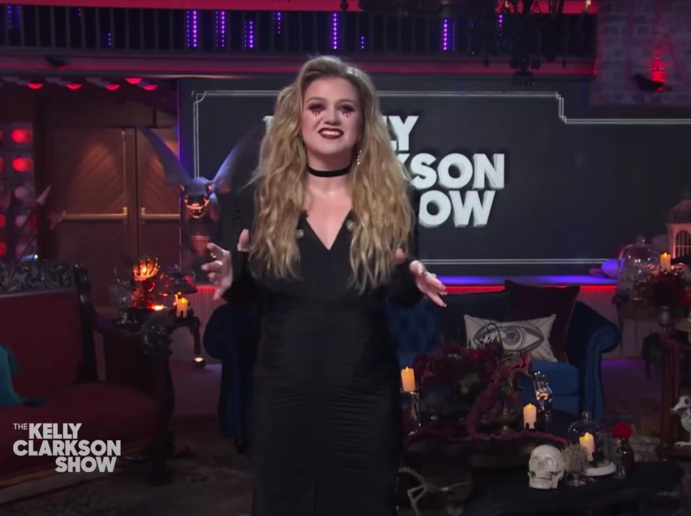 Kelly Clarkson Looks Stunning In Her Vampire Halloween Costume: Photos