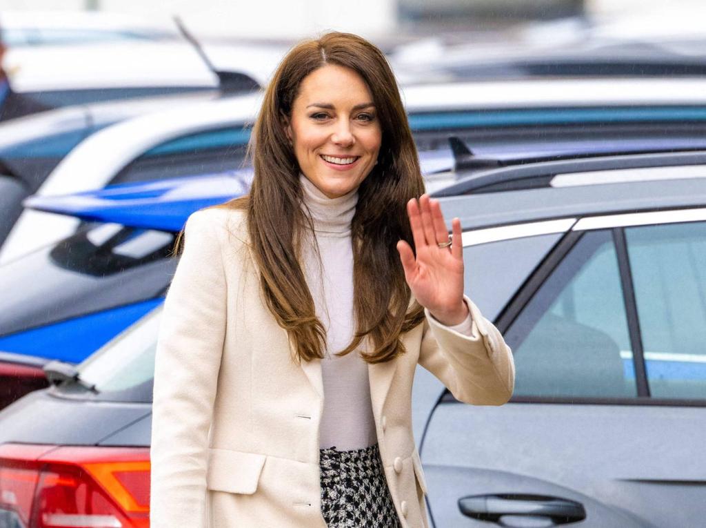 Kelly Osbourne Compares Ozzy & Kate Middleton's Public Health Woes