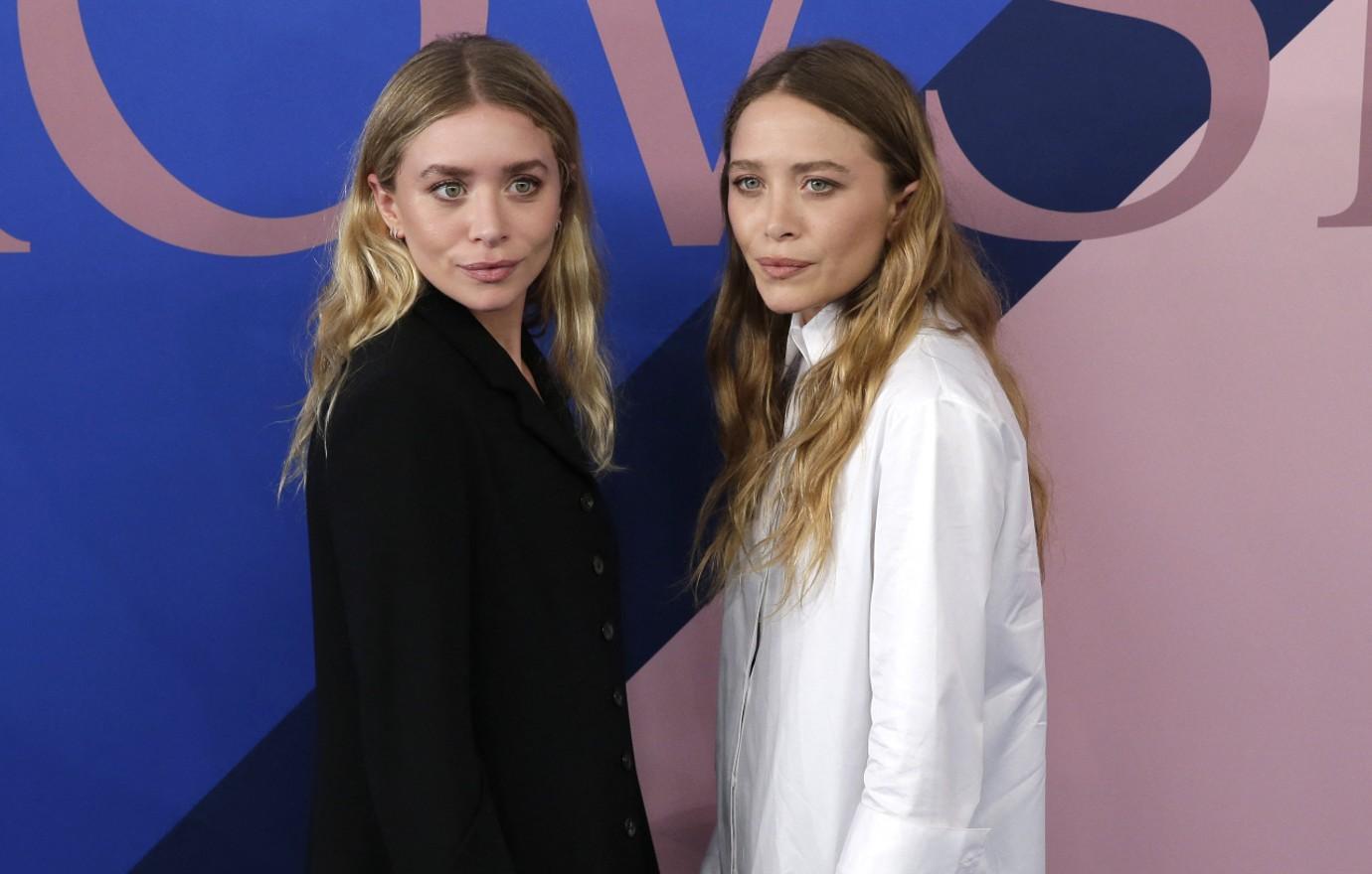 Ashley, Mary-Kate & Elizabeth Olsen Make Rare Appearance Together