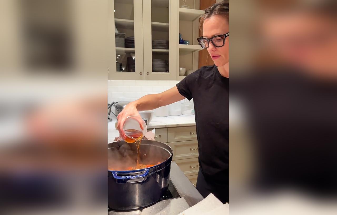 Jennifer Garner Almost Lit Kitchen On Fire: Pics