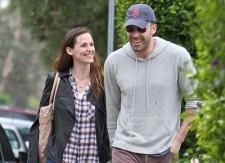Jennifer Garner & Ben Affleck Get the Giggles