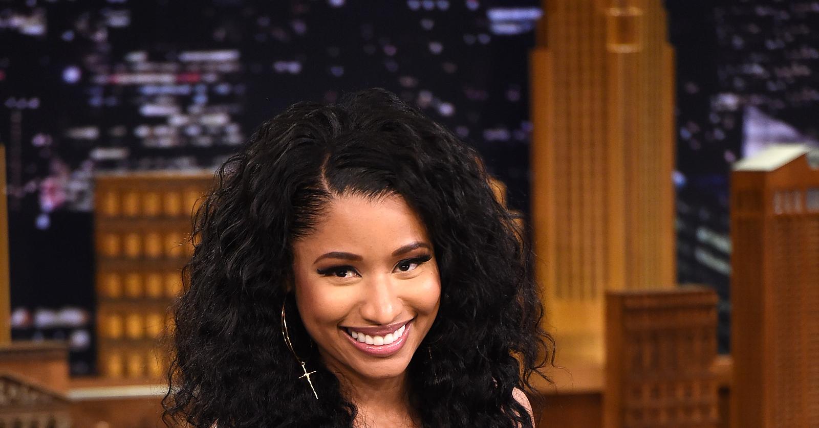 Nicki Minaj Looks Sexy On The Tonight Show Starring Jimmy Fallon And ...