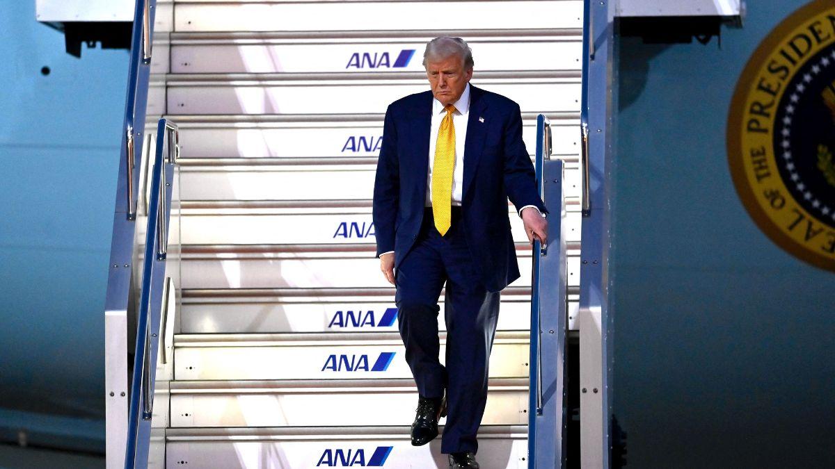 Donald Trump Slammed For Repainting Air Force One In His Color Choice