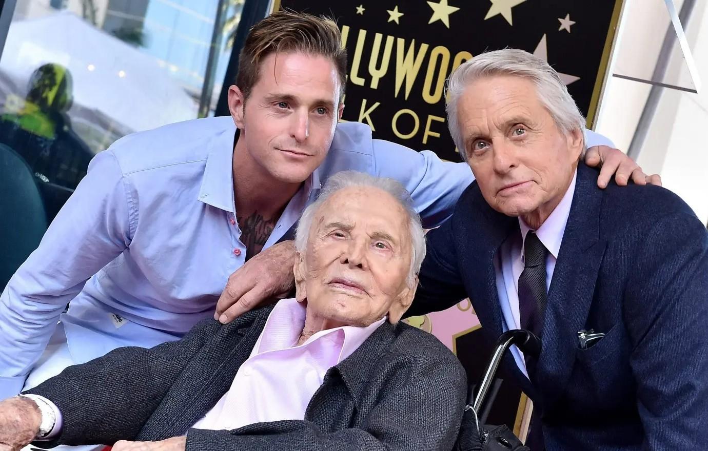 Catherine Zeta-Jones Jokes She's A 'Wicked Stepmother' To Cameron