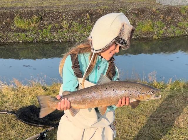 Chris Hemsworth, Daughter India, 11, Go On Vacation In Iceland: Photos