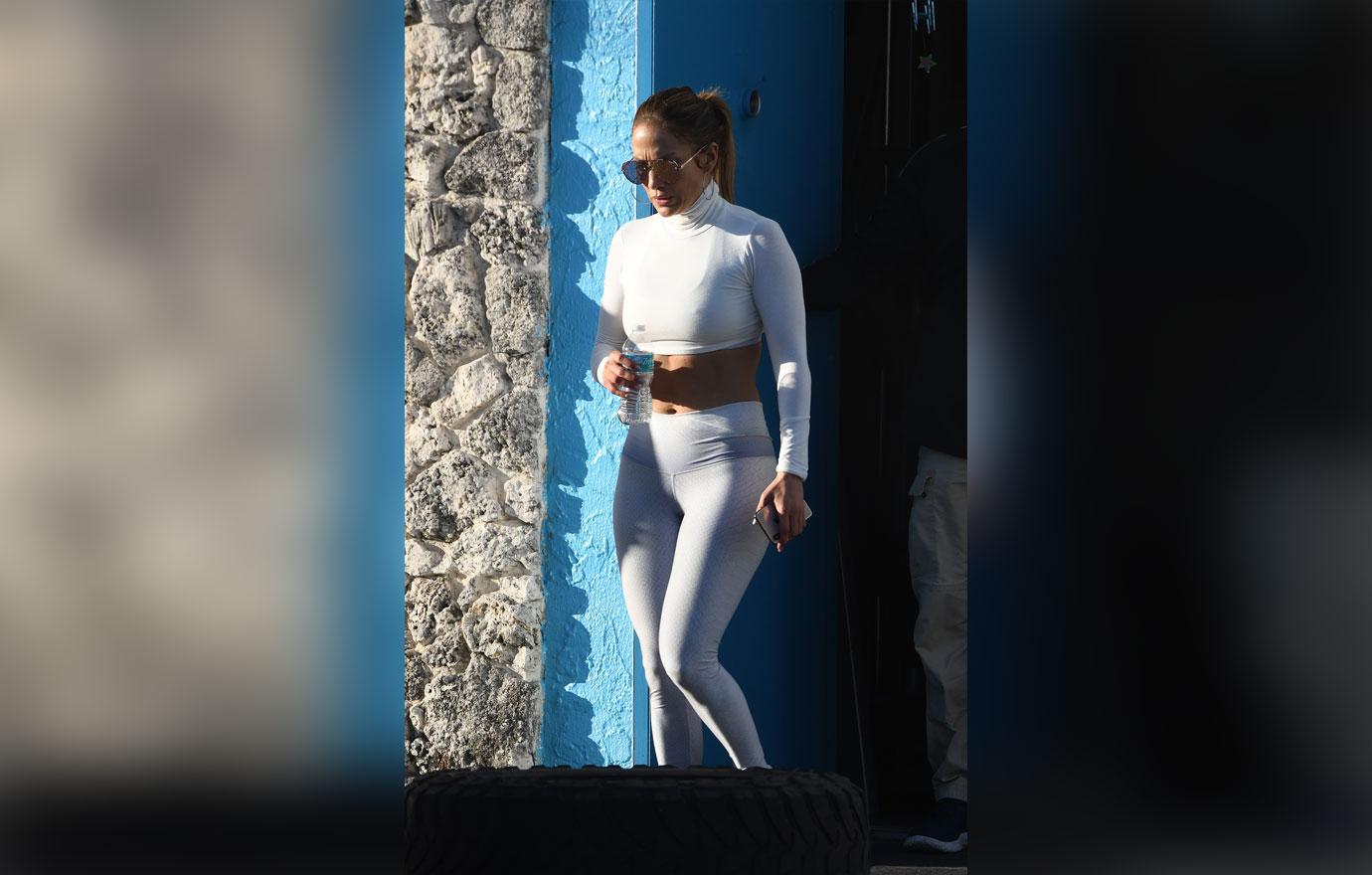 PICS Jennifer Lopez Bares Her Midriff During Intense Yoga Workout