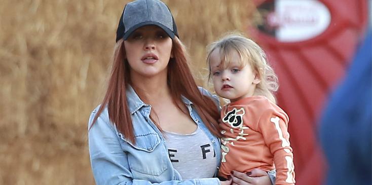 Family Outing! Christina Aguilera Shows Off Curvier Body While Pumpkin ...
