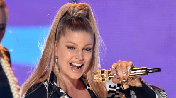 See Fergie’s Wardrobe Malfunction During 'L.A. Love' Performance At The ...