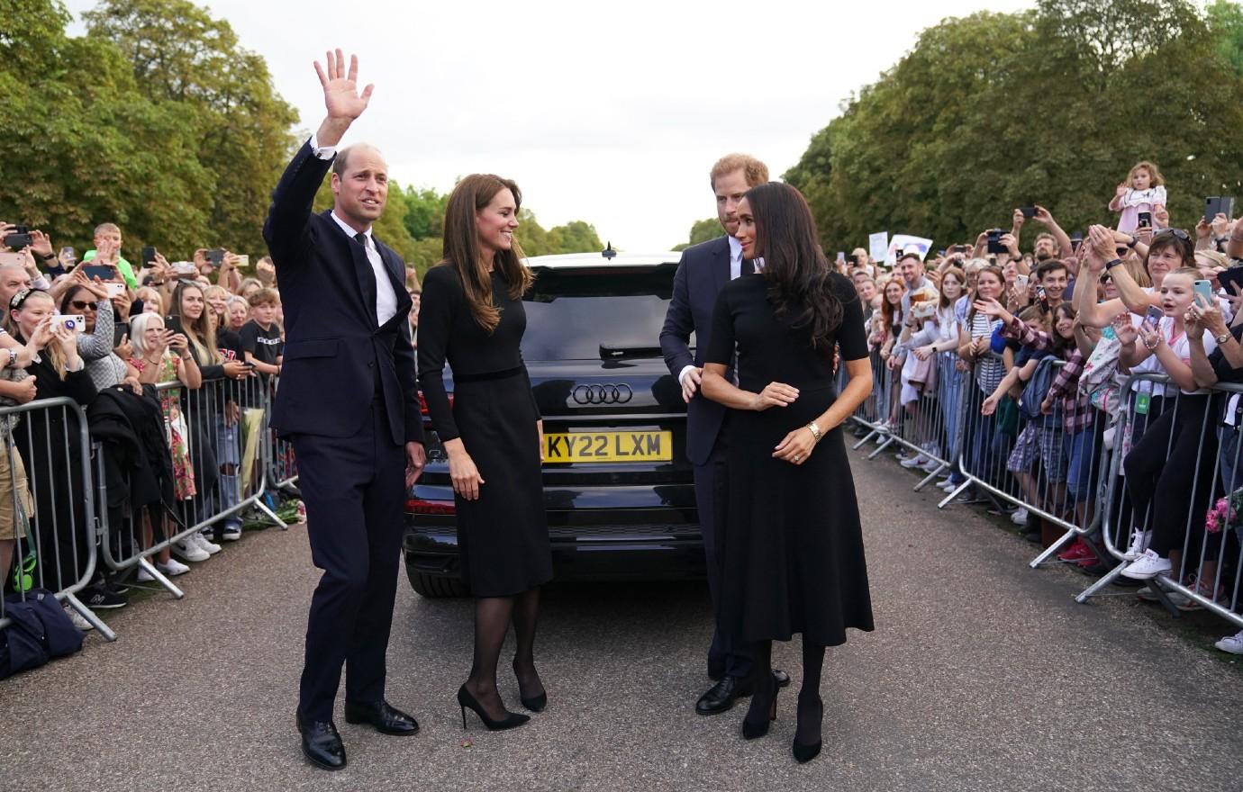 Prince William Slammed For Poor Car Etiquette At Buckingham Palace