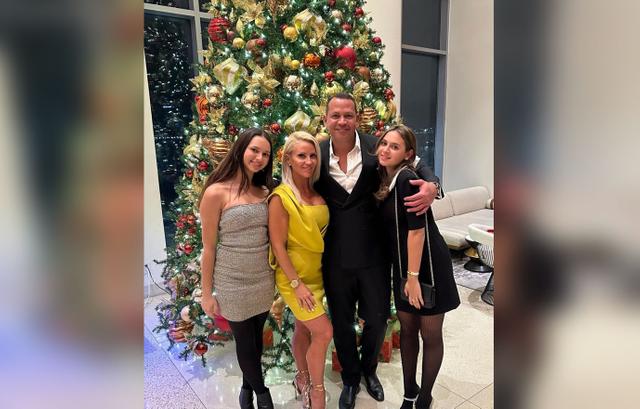 Alex Rodriguez Shares Sweet Holiday Snap With Girlfriend Jac Cordeiro