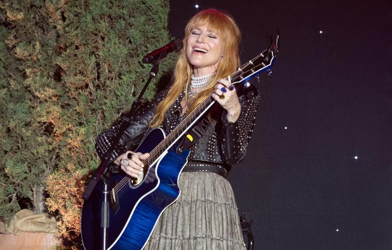 Jewel Sees Kevin Costner 'For The Sensitive Caring Soul He Is'