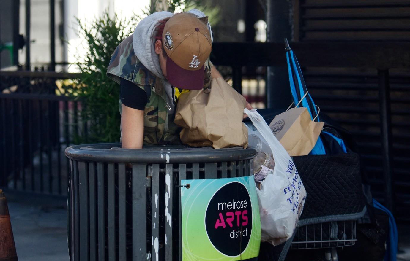 Homeless Loni Willison Huffs Paint On Streets Of Los Angeles: Photos