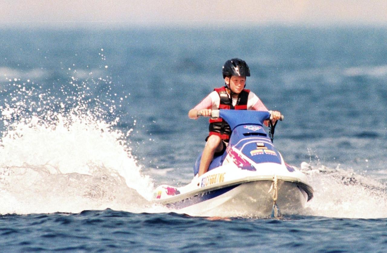 Rare Vacation Photos Of Princess Diana With Princes William & Harry