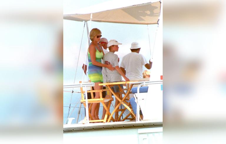 Rare Vacation Photos Of Princess Diana With Princes William & Harry