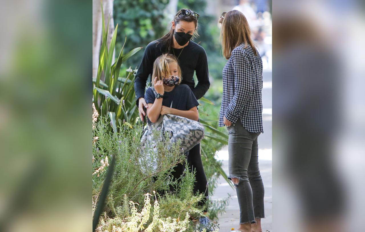 Jennifer Garner Soaks Up The Sun With Three Kids: Photos