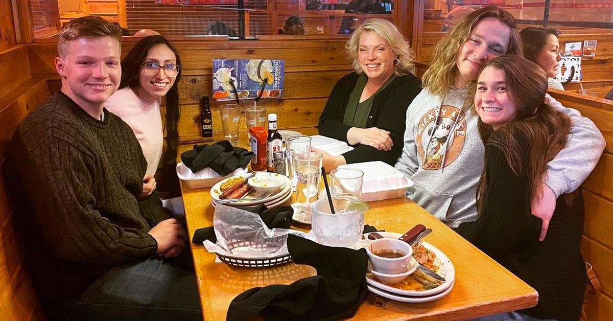 Janelle Brown Grabs Dinner With Sons Gabriel & Garrison Brown