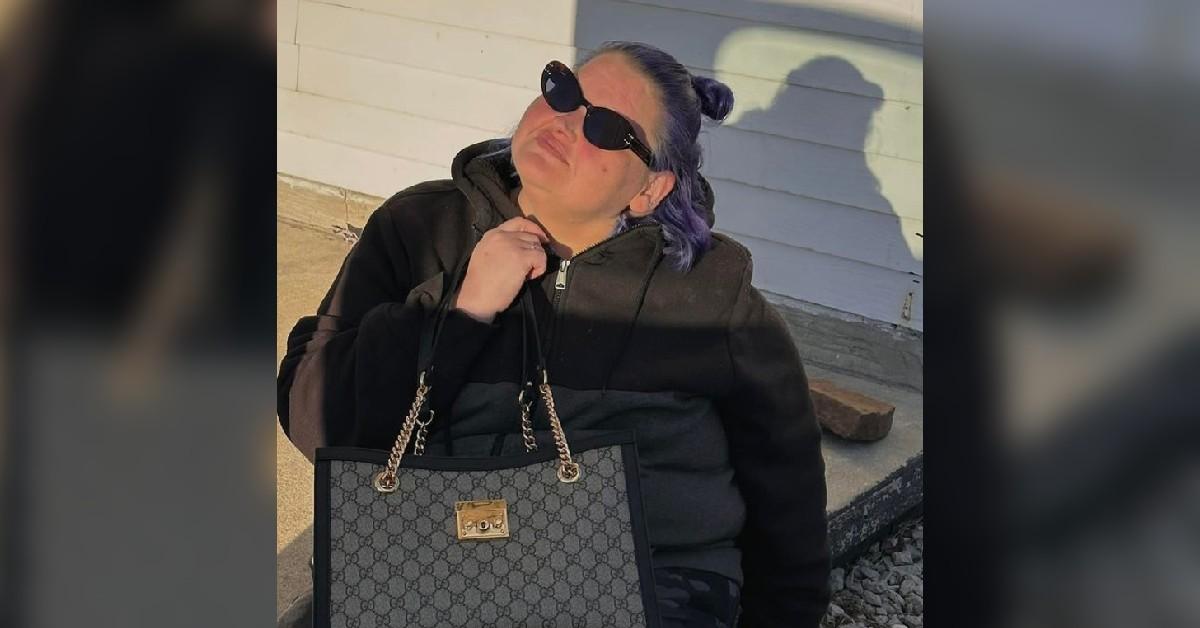 '1000-Lb Sisters' Star Amy Halterman Smiles Wide With Designer Bag