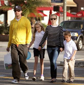 Reese Witherspoon "Would Love" to Have Kids With Hubby Jim Toth