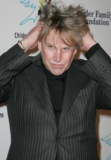 Gary Busey Apologizes to Jennifer Garner